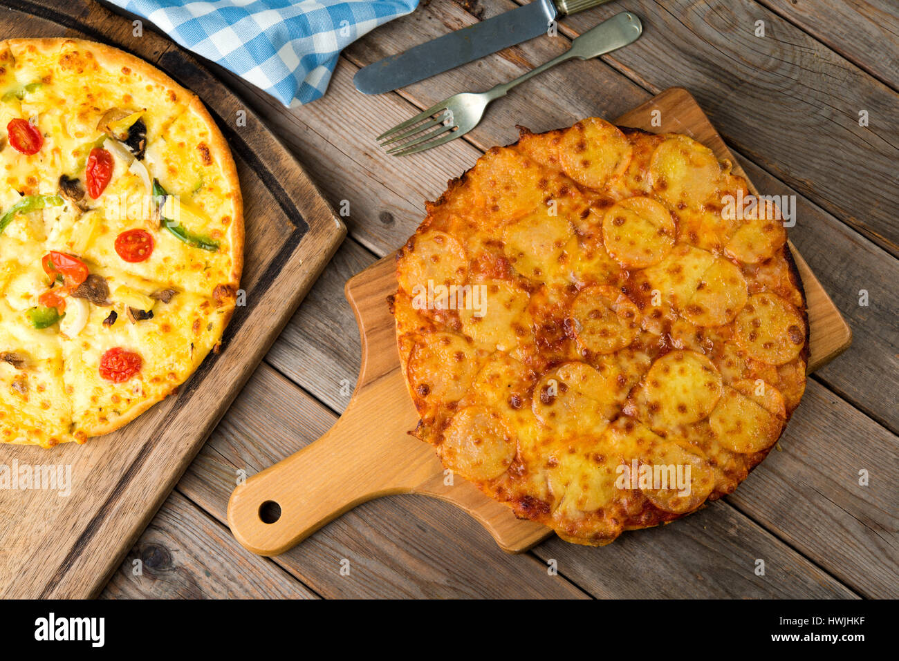 pepperoni pizza top down view with copyspace Stock Photo - Alamy