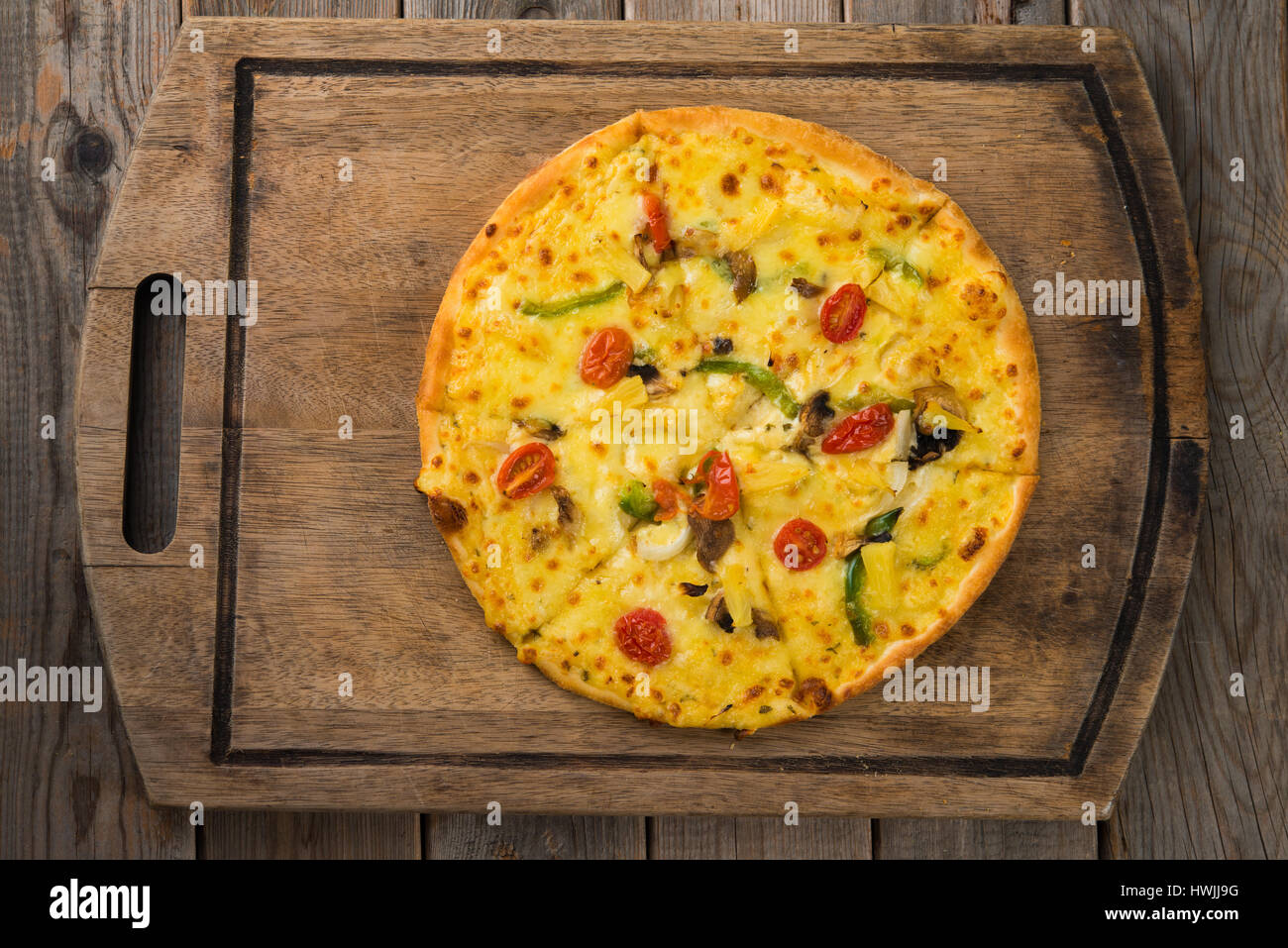 pizza top view in rustic setting Stock Photo - Alamy