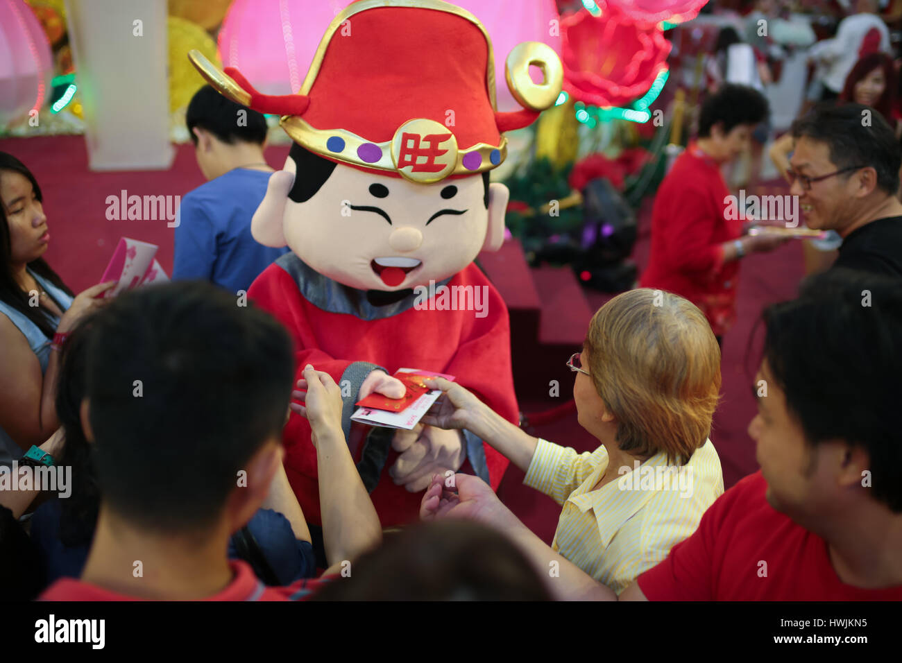 Crowd surrounding the god of prosperity to get the ang pow handout at ...