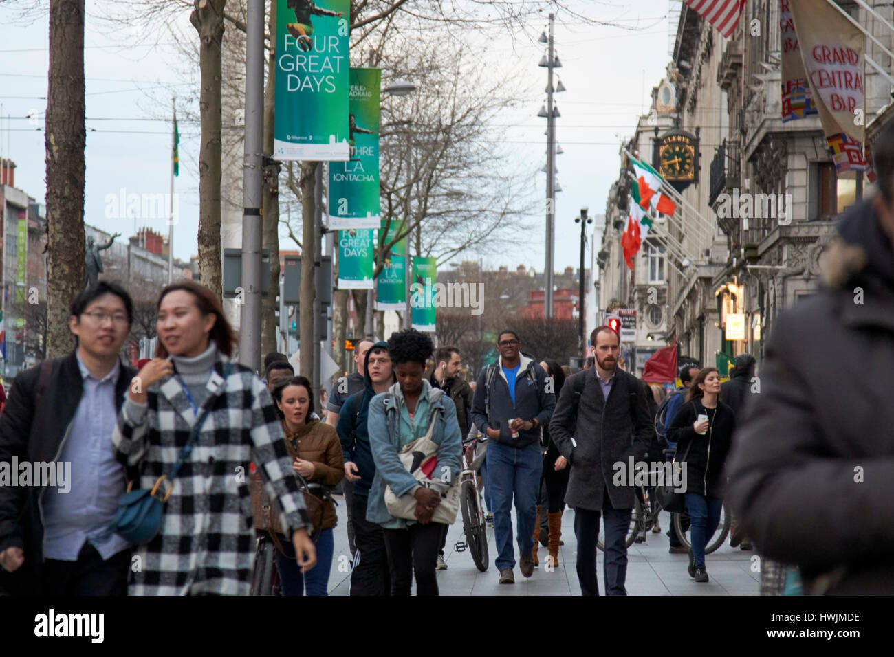 People walking busy sidewalk hi-res stock photography and images - Alamy