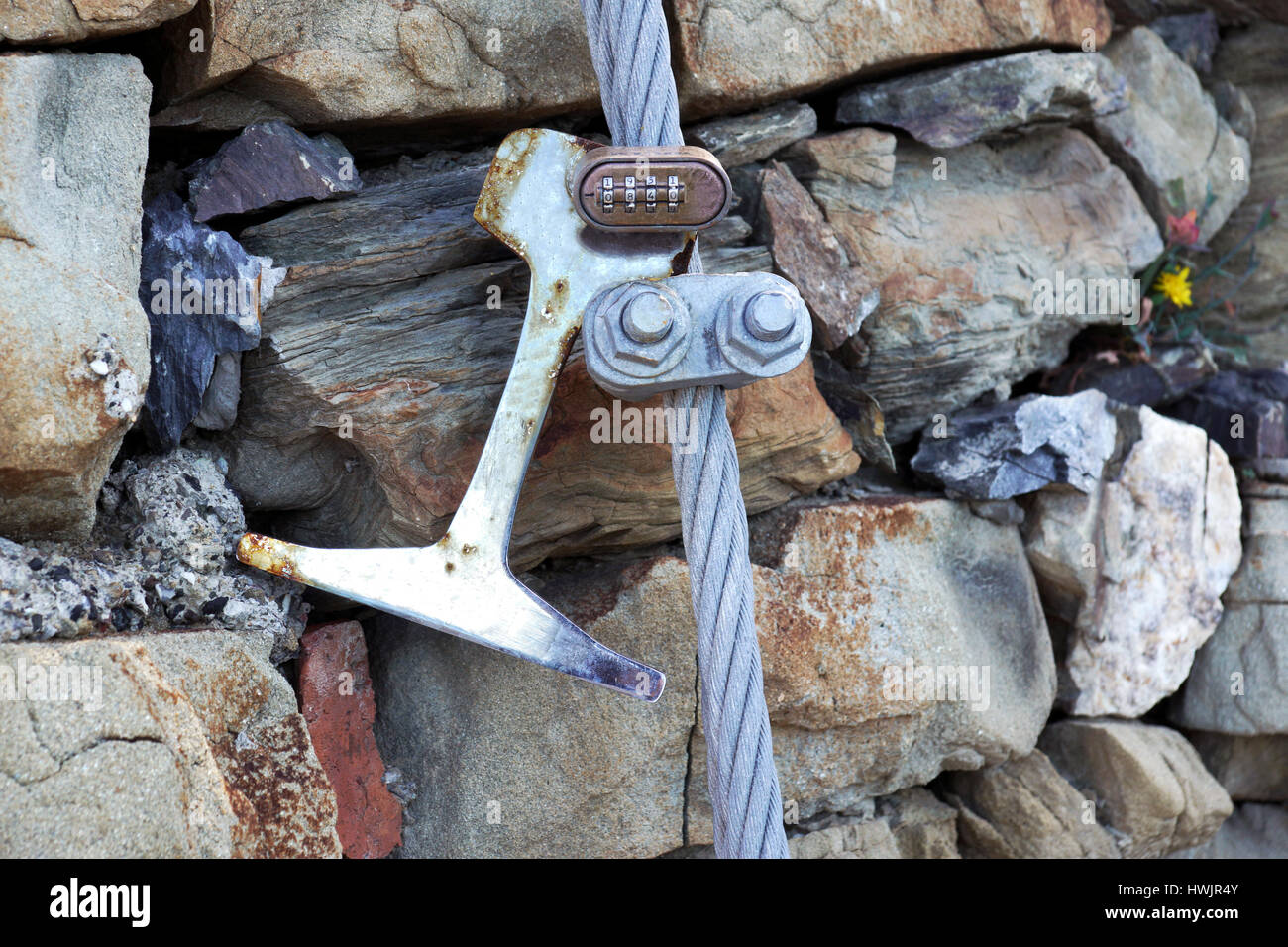 closed hook on wire rope Stock Photo - Alamy