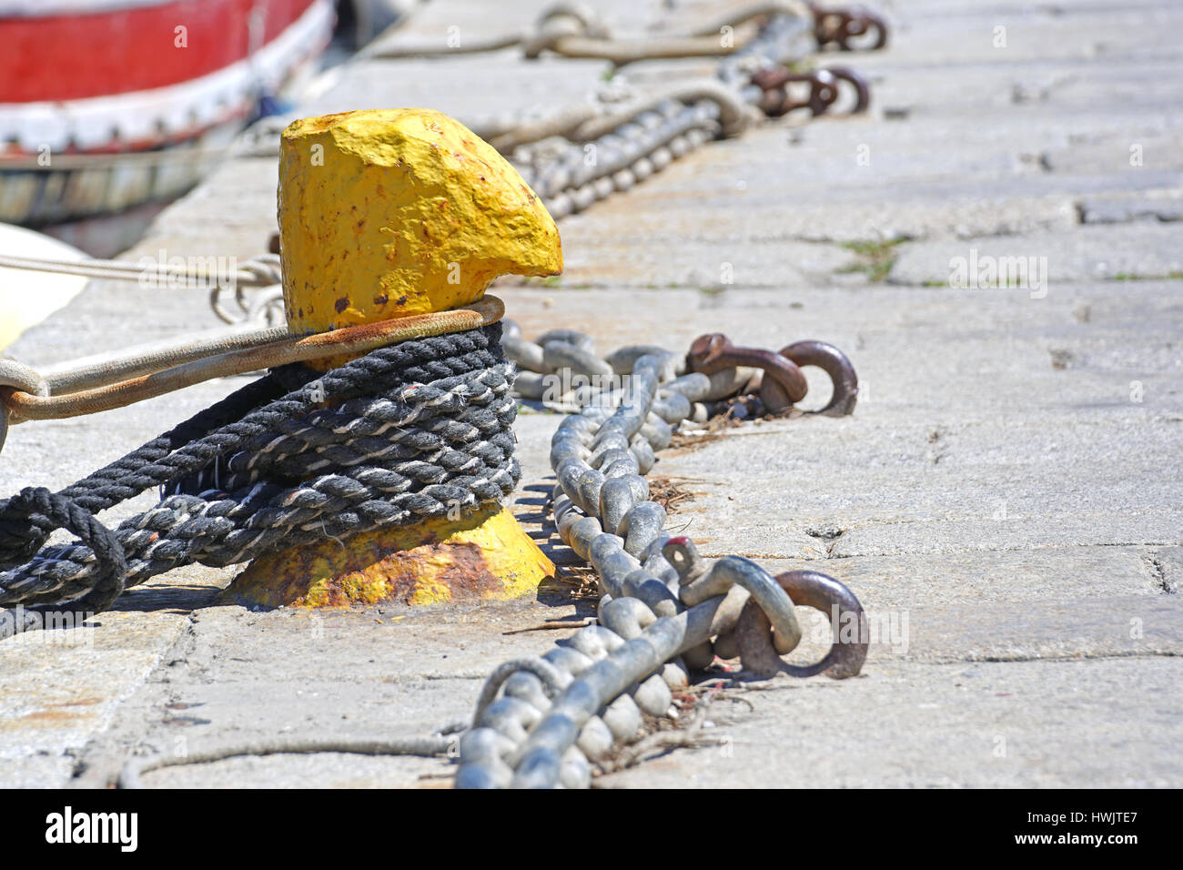 mooring dock with nautical ropes chains Stock Photo - Alamy