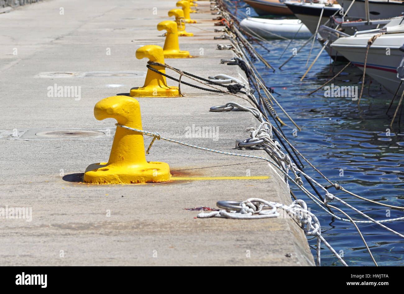mooring dock with nautical ropes chains Stock Photo - Alamy