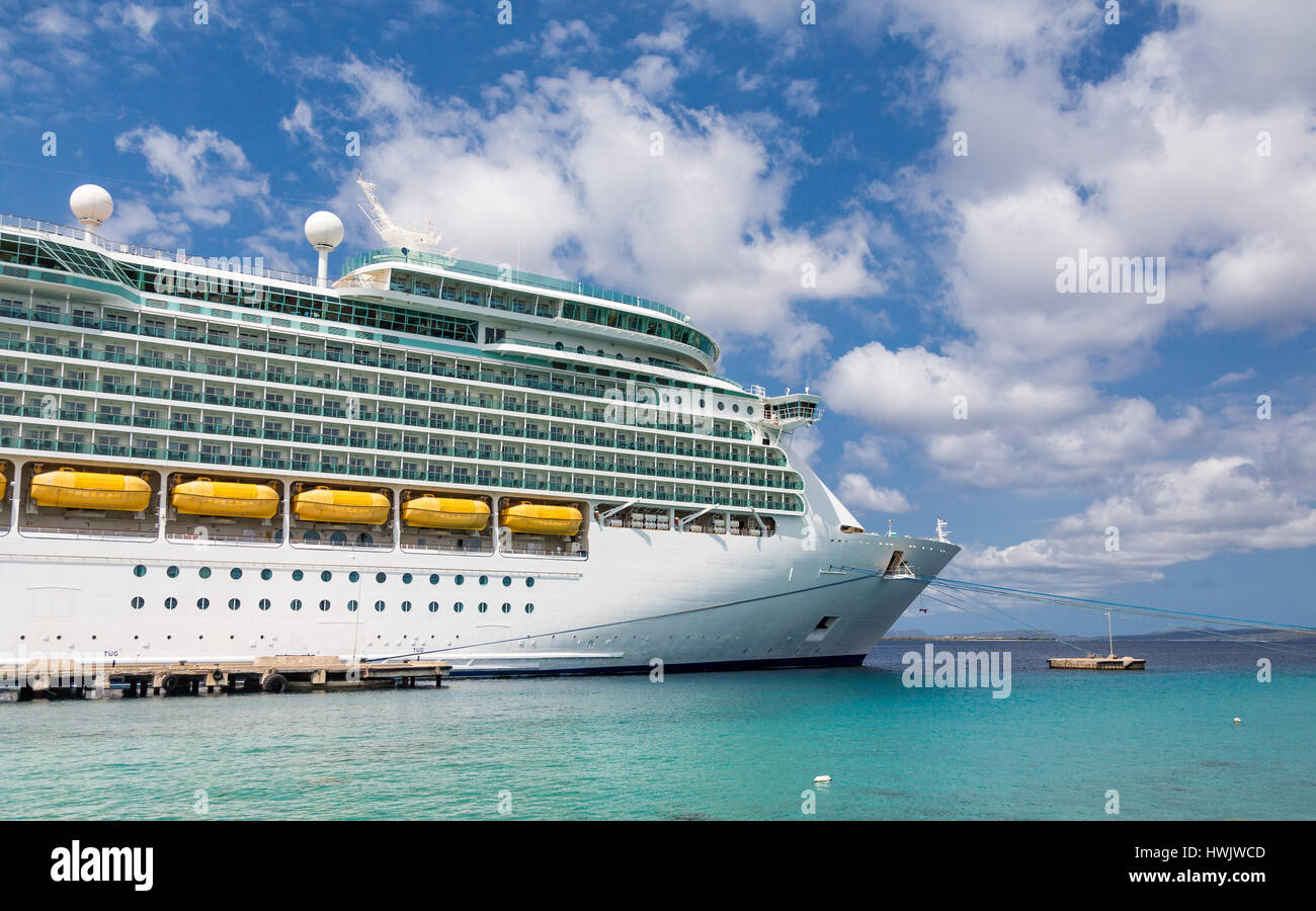 Cruise ship belize hi-res stock photography and images - Alamy