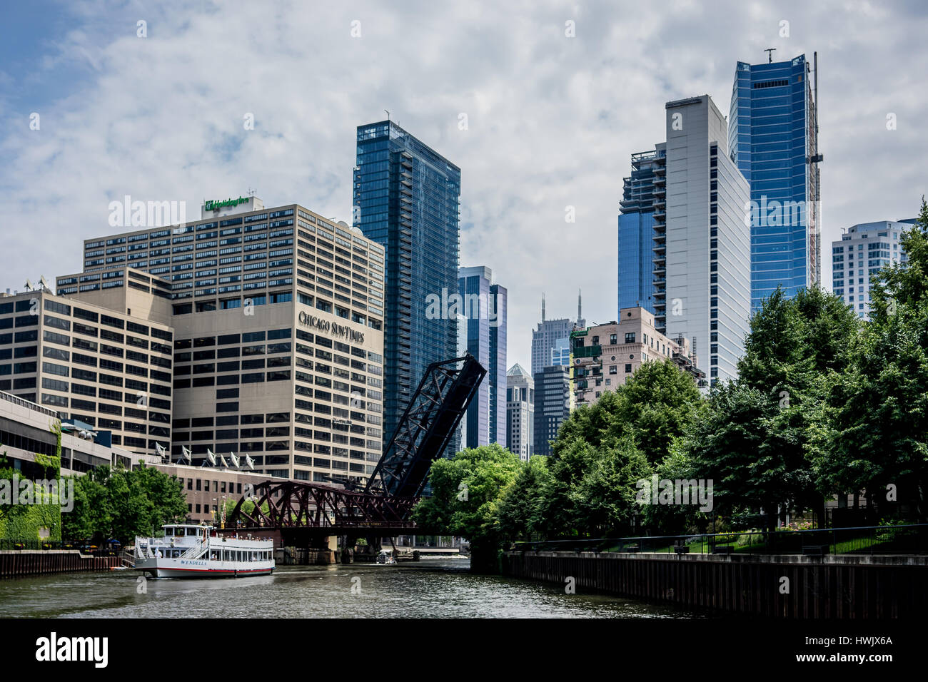 Old draw bridge chicago river hi-res stock photography and images - Alamy