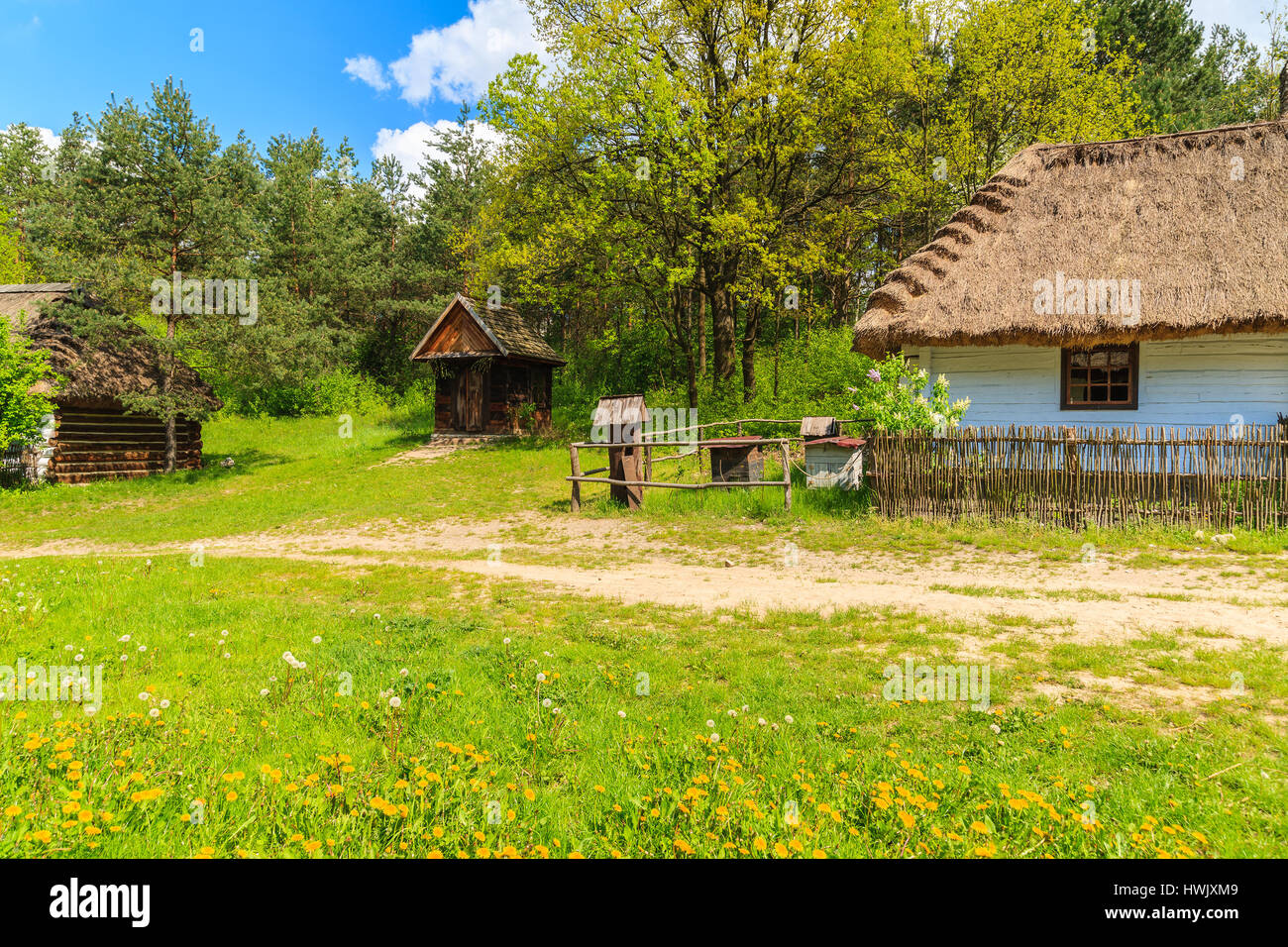Traditional thatched roof farm house hi-res stock photography and ...
