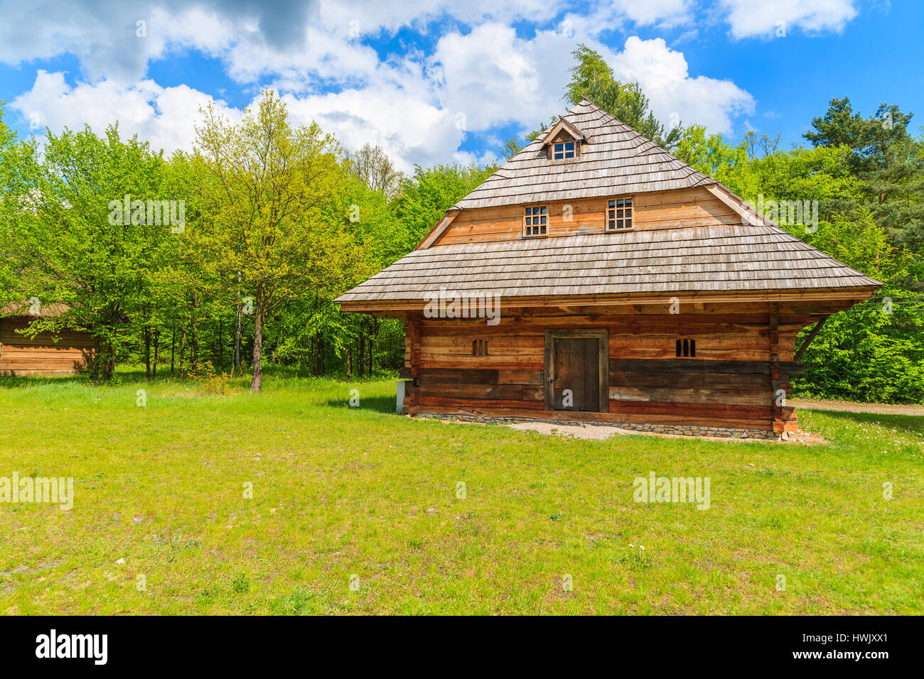 Traditional thatched roof farm house hi-res stock photography and ...