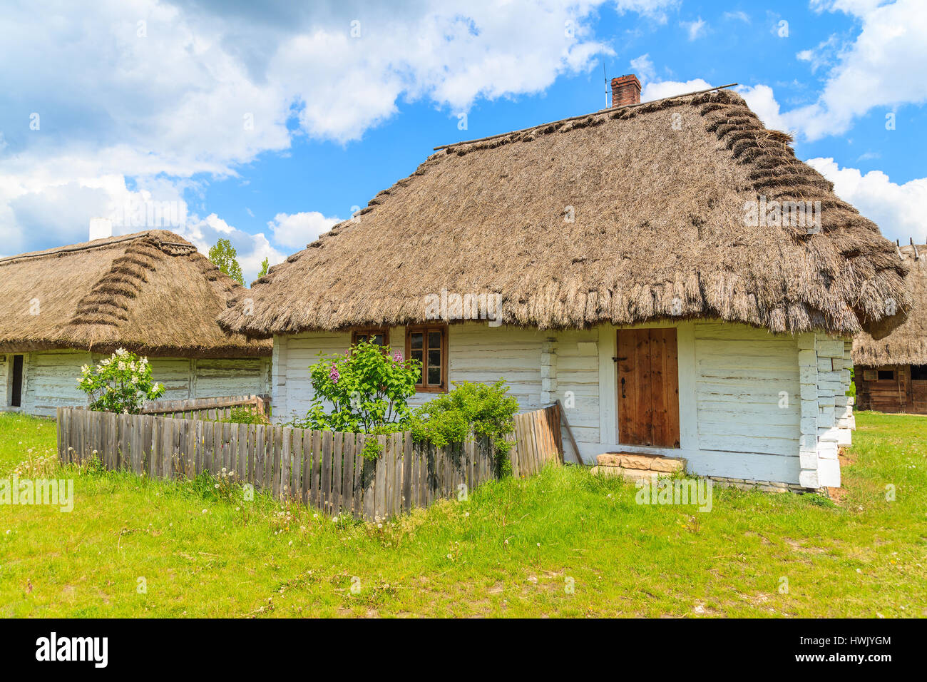 Traditional thatched roof farm house hi-res stock photography and ...