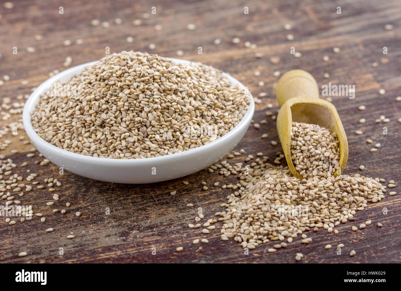 Unpeeled sesame seeds hi-res stock photography and images - Alamy