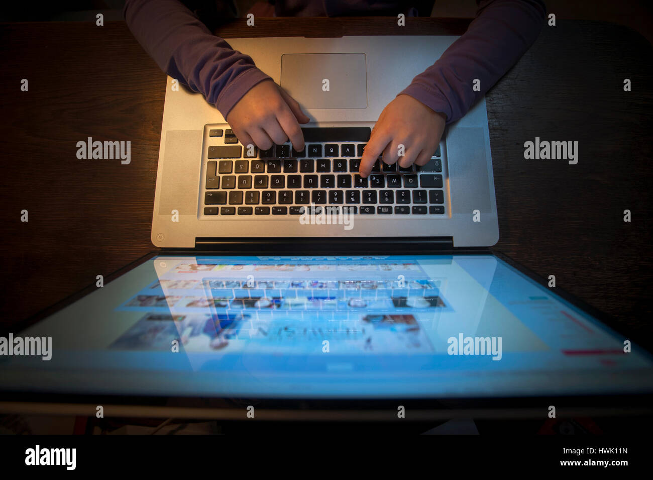 Girl and computer hi-res stock photography and images - Alamy