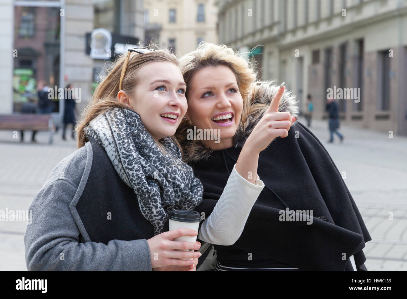 women in the city look at something above Stock Photo - Alamy