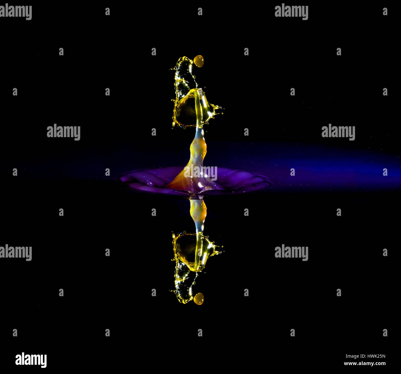Particle collision liquid hi-res stock photography and images - Alamy