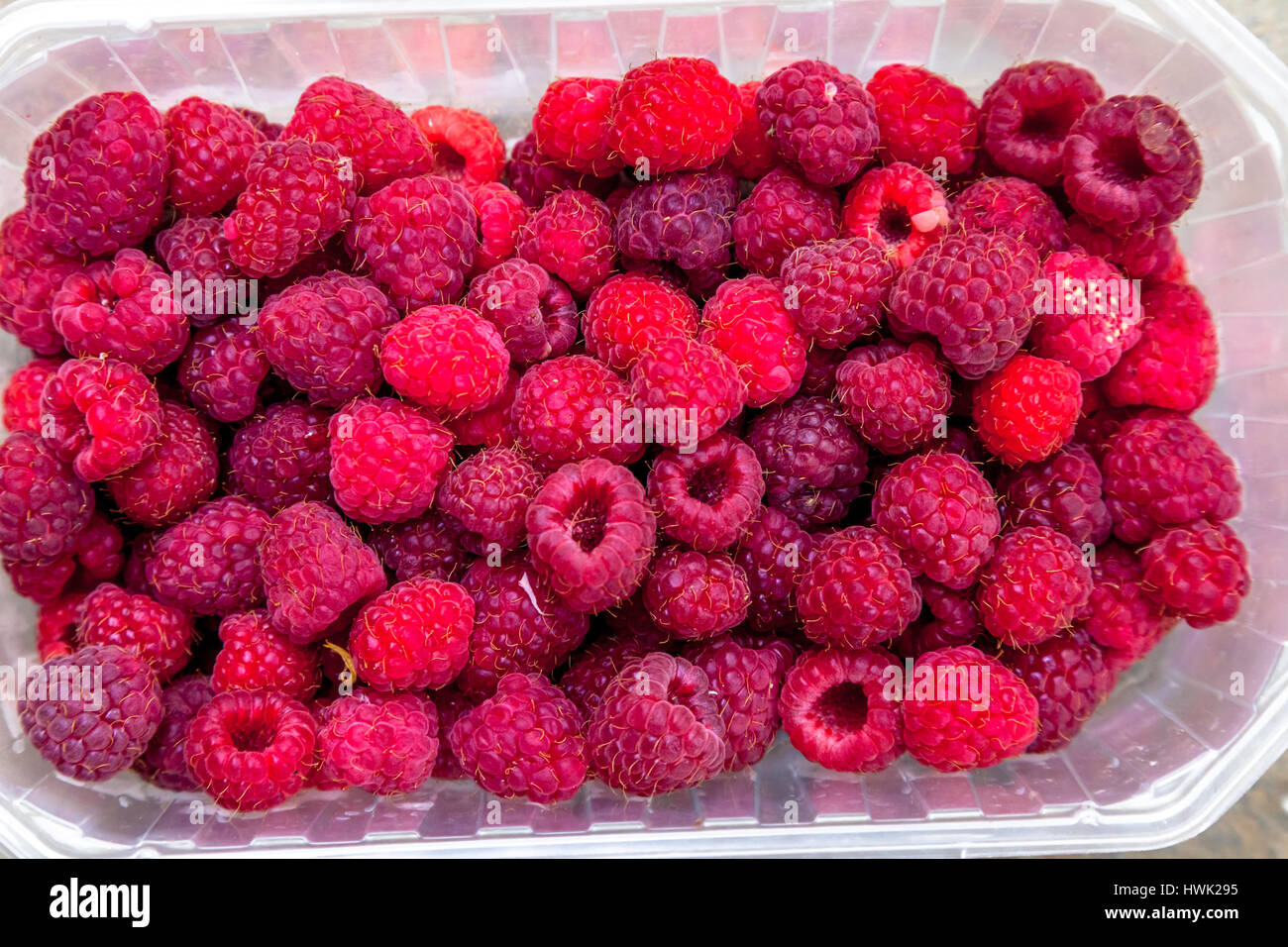 Raspberries in a box hi-res stock photography and images - Alamy