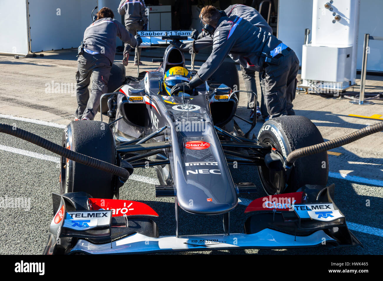 F1 pit team hi-res stock photography and images - Alamy