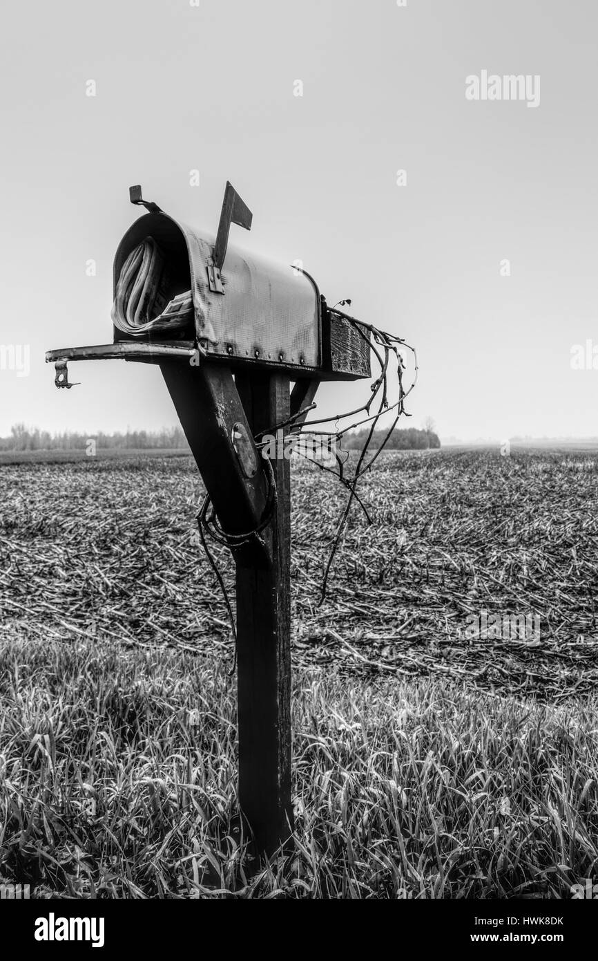 old rural mailbox Stock Photo - Alamy