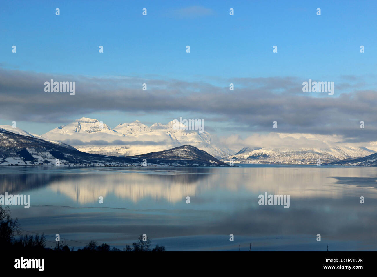Periscope white hi-res stock photography and images - Alamy