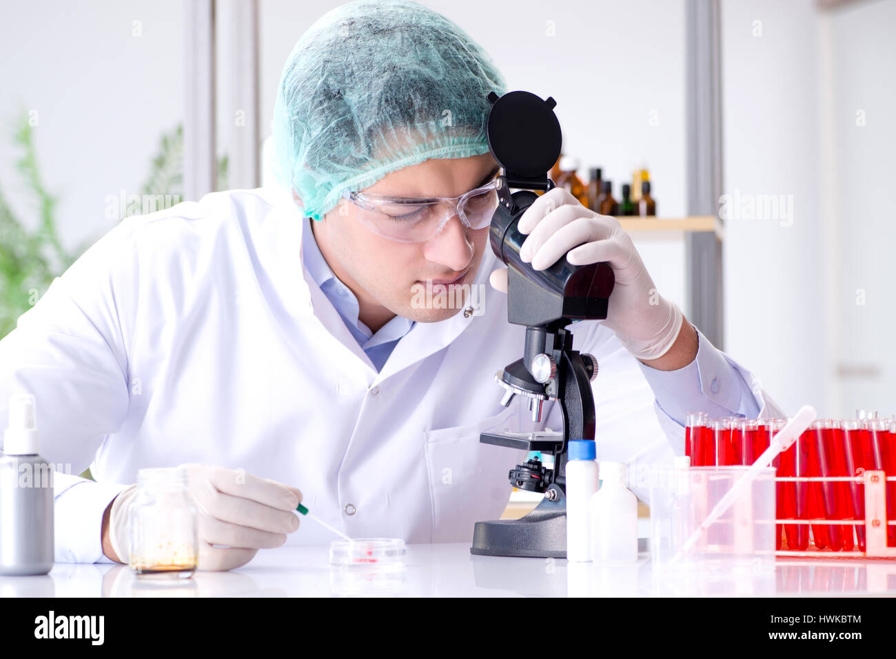 Young scientist working in the lab Stock Photo - Alamy