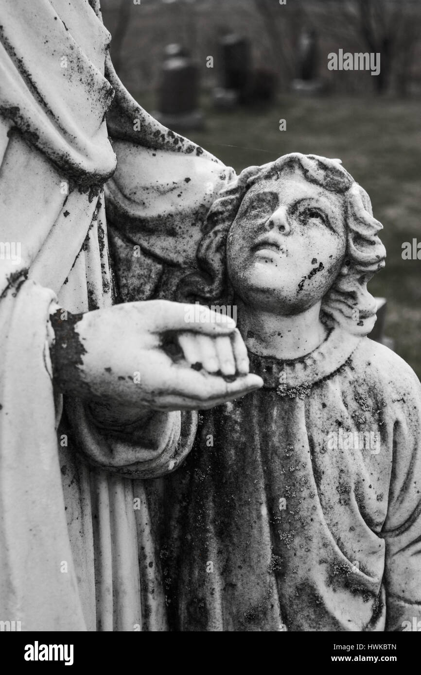 Female Statue Broken Stock Photos & Female Statue Broken Stock Images ...