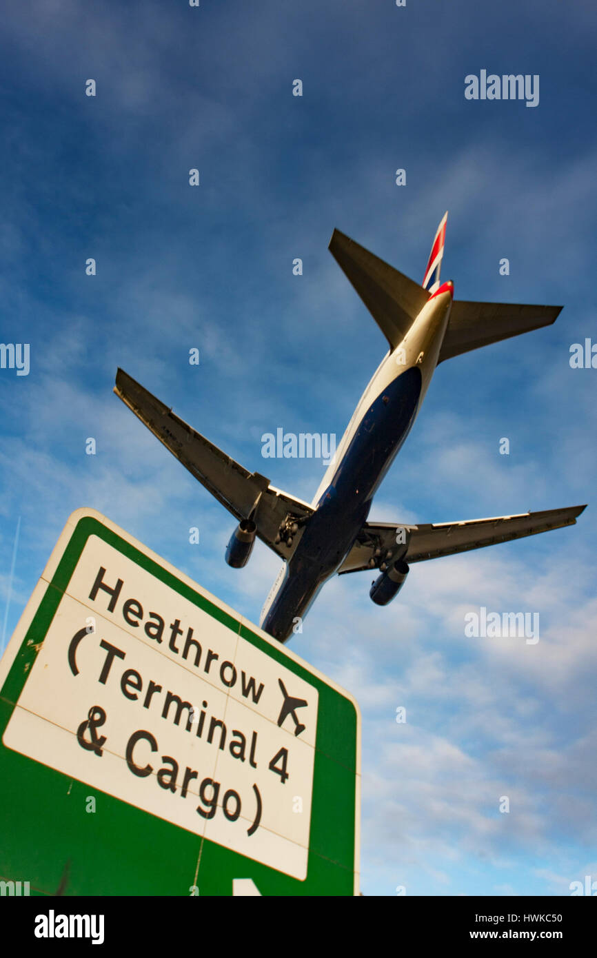 Jet and heathrow sign hi-res stock photography and images - Alamy