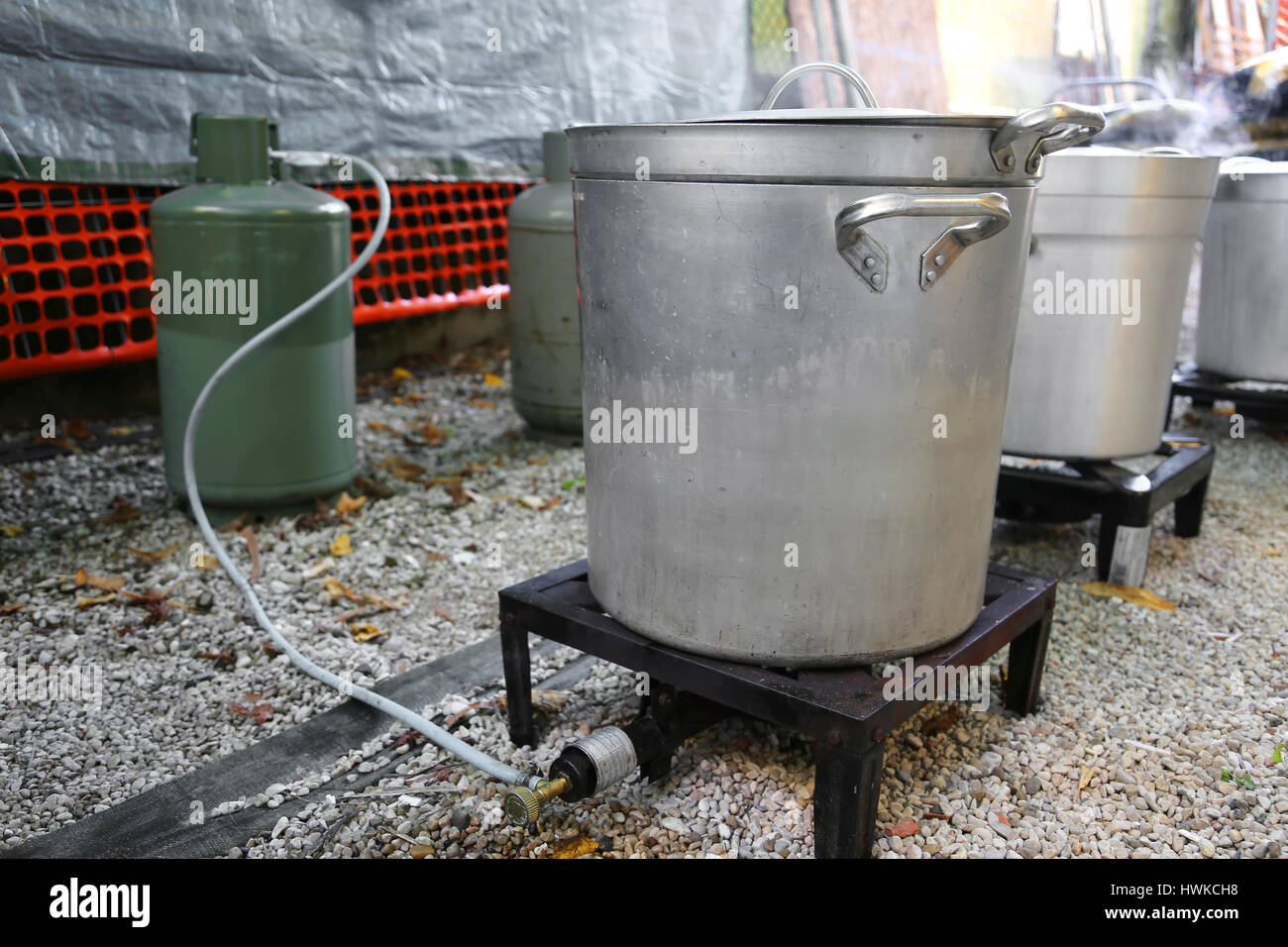 small makeshift kitchen for the preparation of food for refugees Stock ...