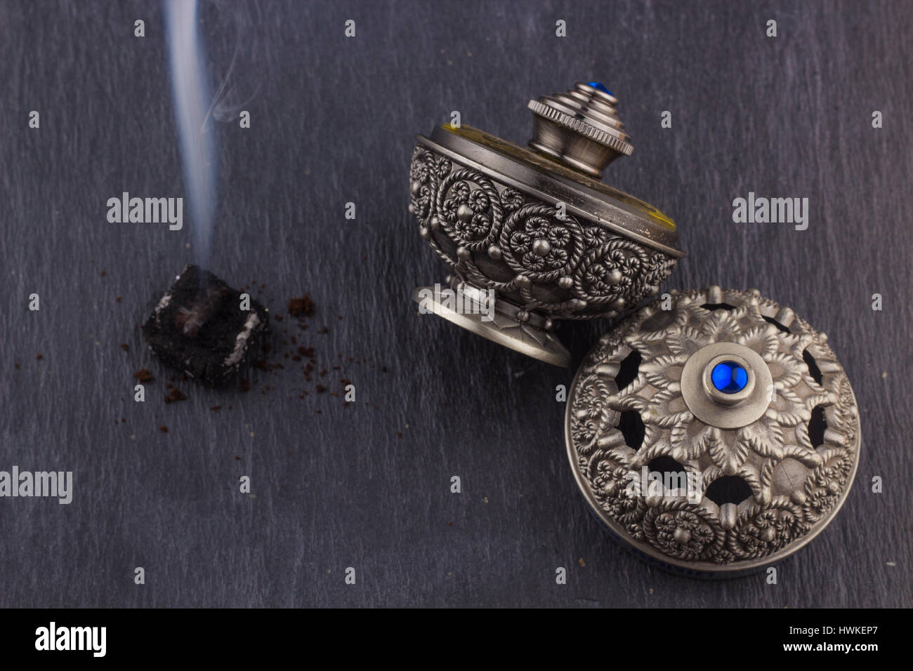 Silver Oriental Artistic Arabian Oud Perfume / Arabian Oud Perfume with ...