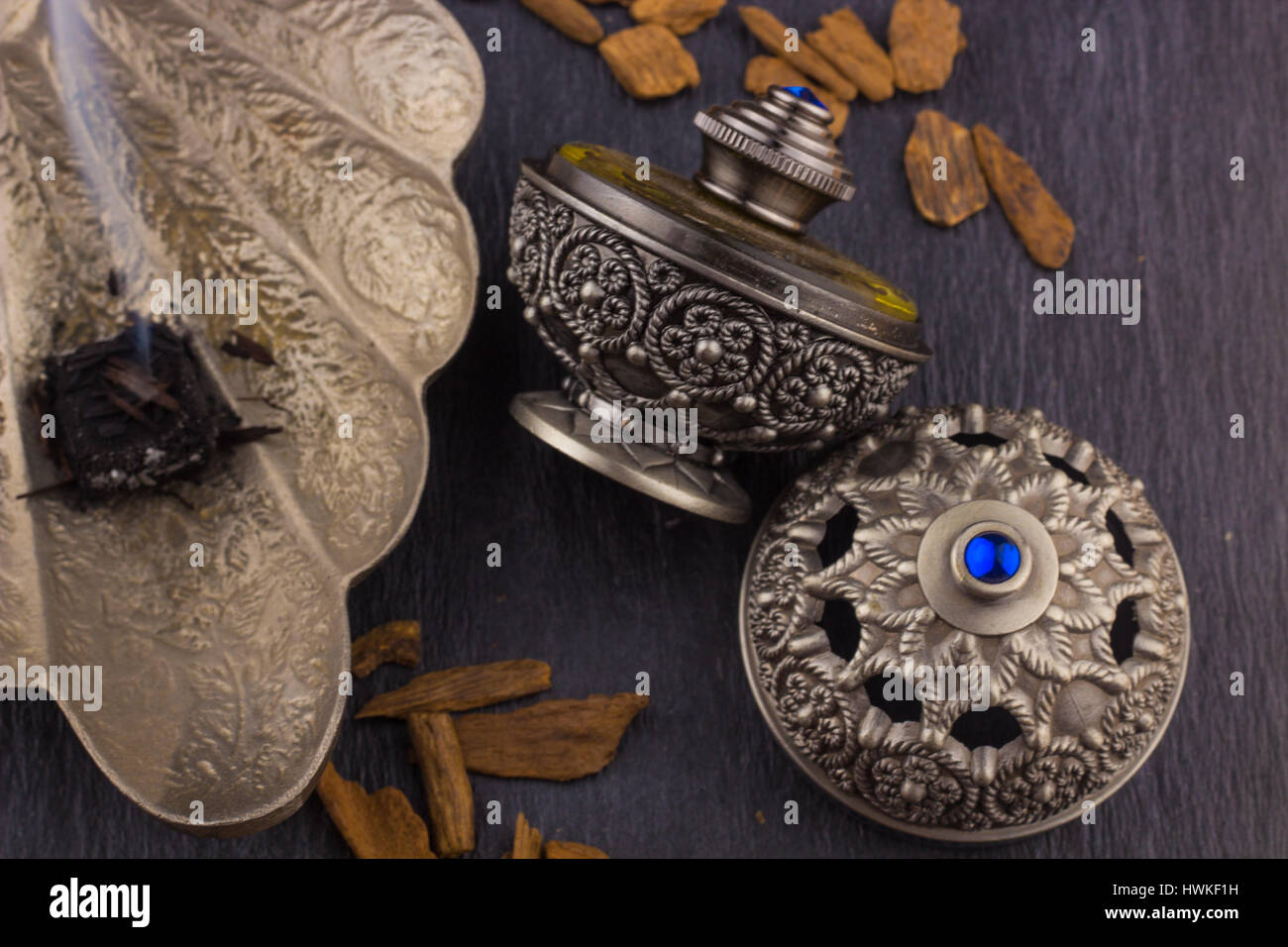 Silver Oriental Artistic Arabian Oud Perfume / Arabian Oud Perfume with ...