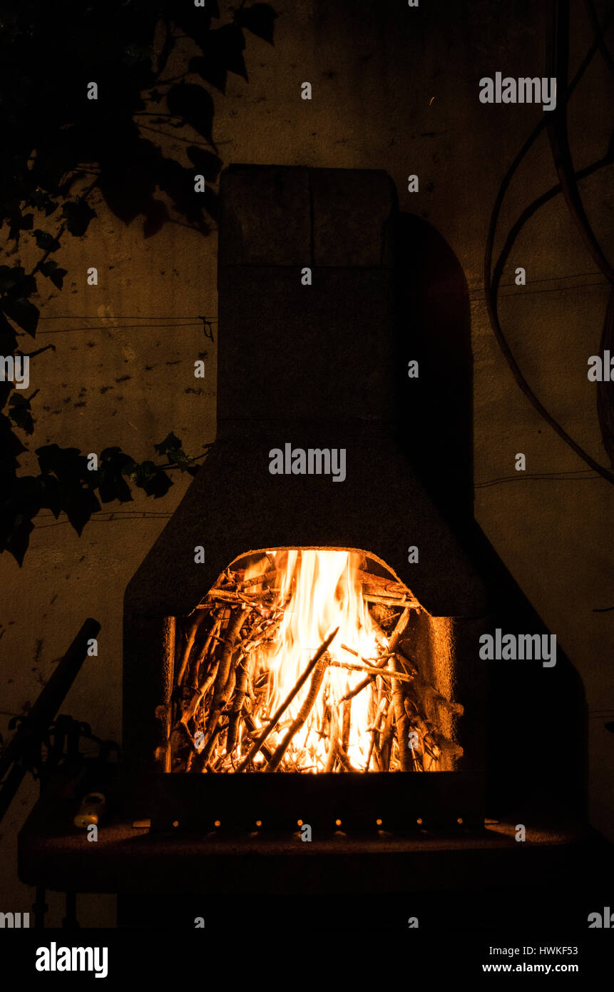 Outdoor stone oven hi-res stock photography and images - Alamy