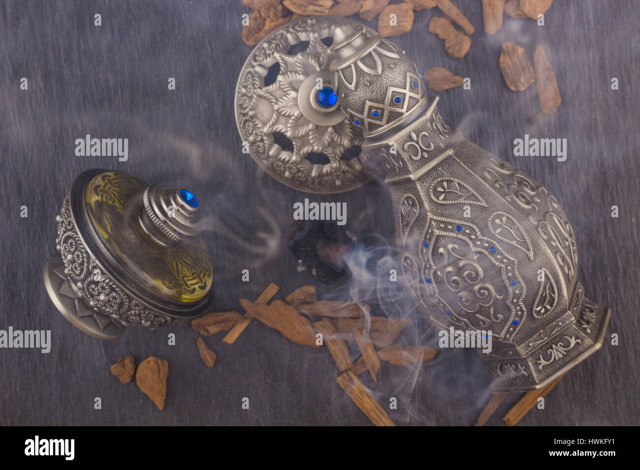 Silver Oriental Artistic Arabian Oud Perfume / Arabian Oud Perfume with ...