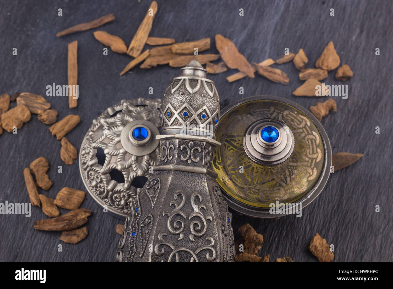 Silver Oriental Artistic Arabian Oud Perfume / Arabian Oud Perfume with ...