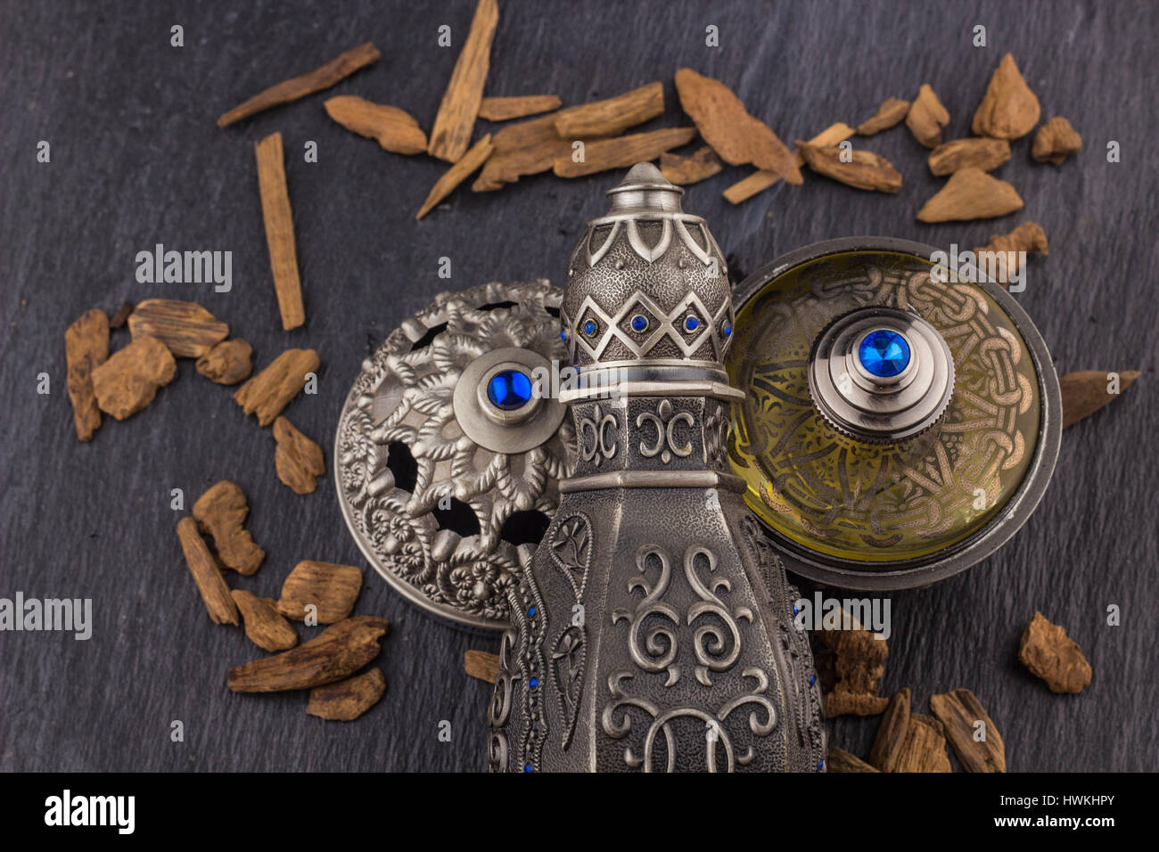 Silver Oriental Artistic Arabian Oud Perfume / Arabian Oud Perfume with ...