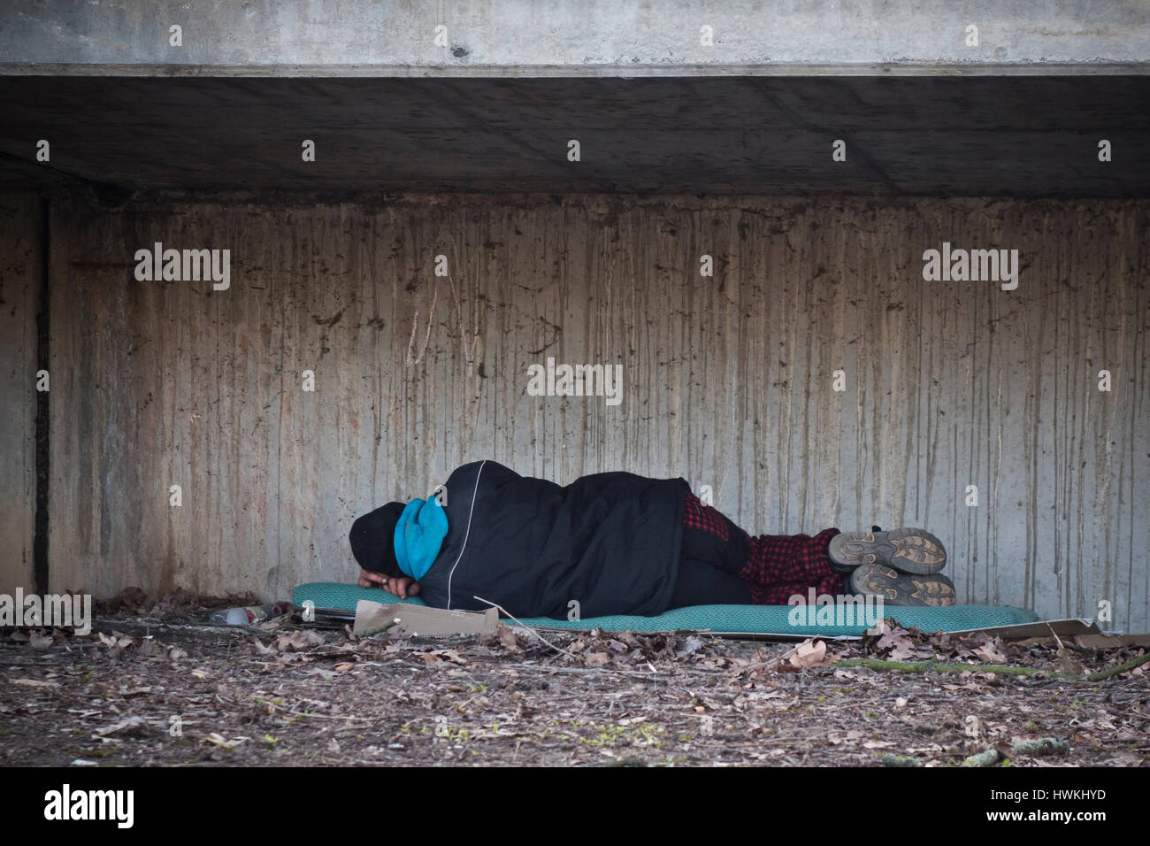 homeless man sleeping under a bridge Stock Photo - Alamy homeless man sleeping under a bridge Stock Photo - Alamy