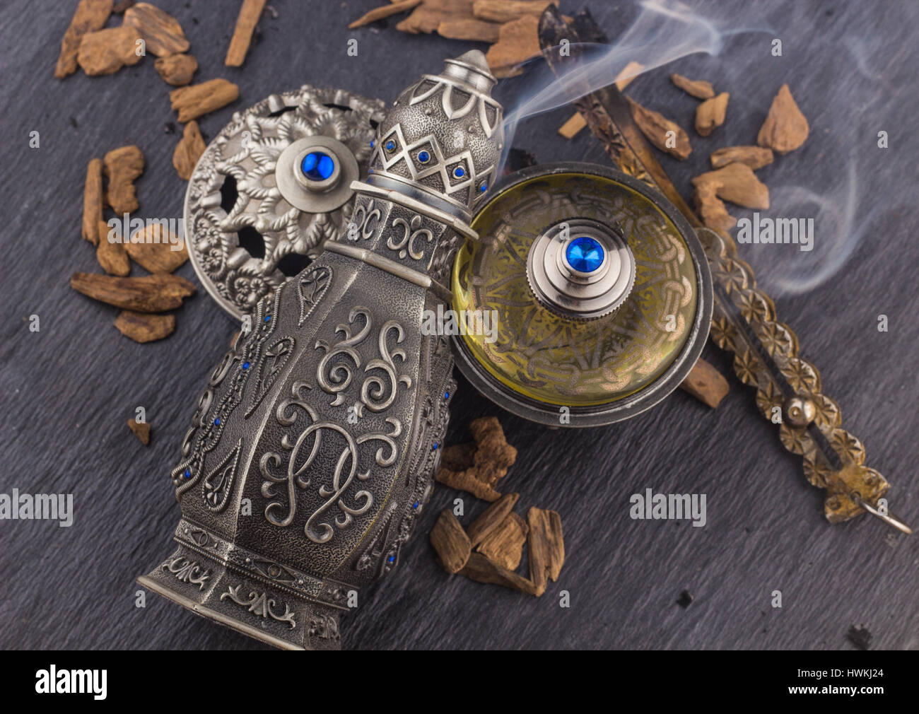 Silver Oriental Artistic Arabian Oud Perfume / Arabian Oud Perfume with ...