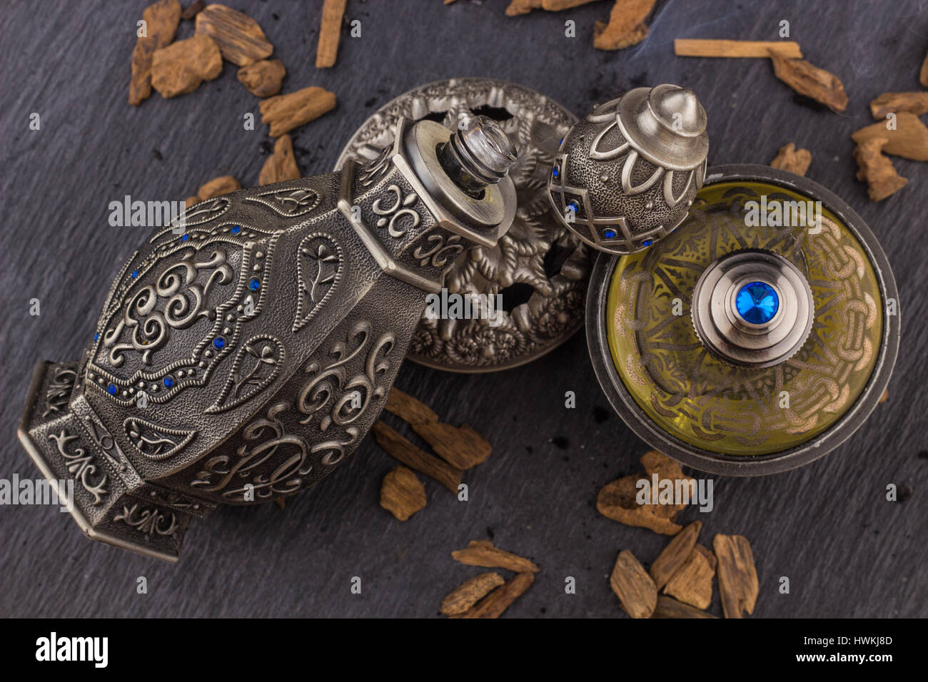 Silver Oriental Artistic Arabian Oud Perfume / Arabian Oud Perfume with ...