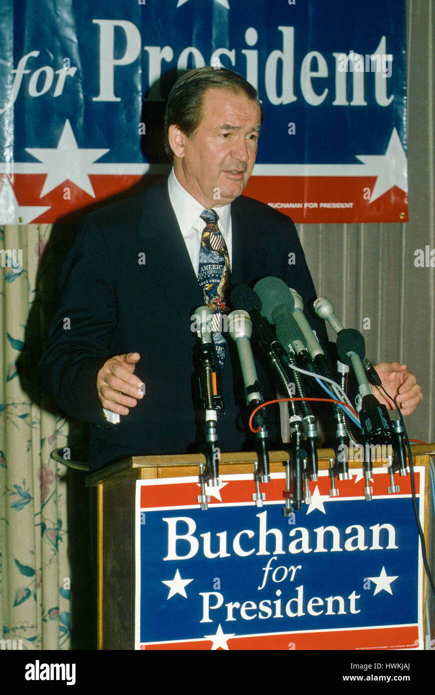 Republican Presidential candidate Pat Buchanan answers reporters ...