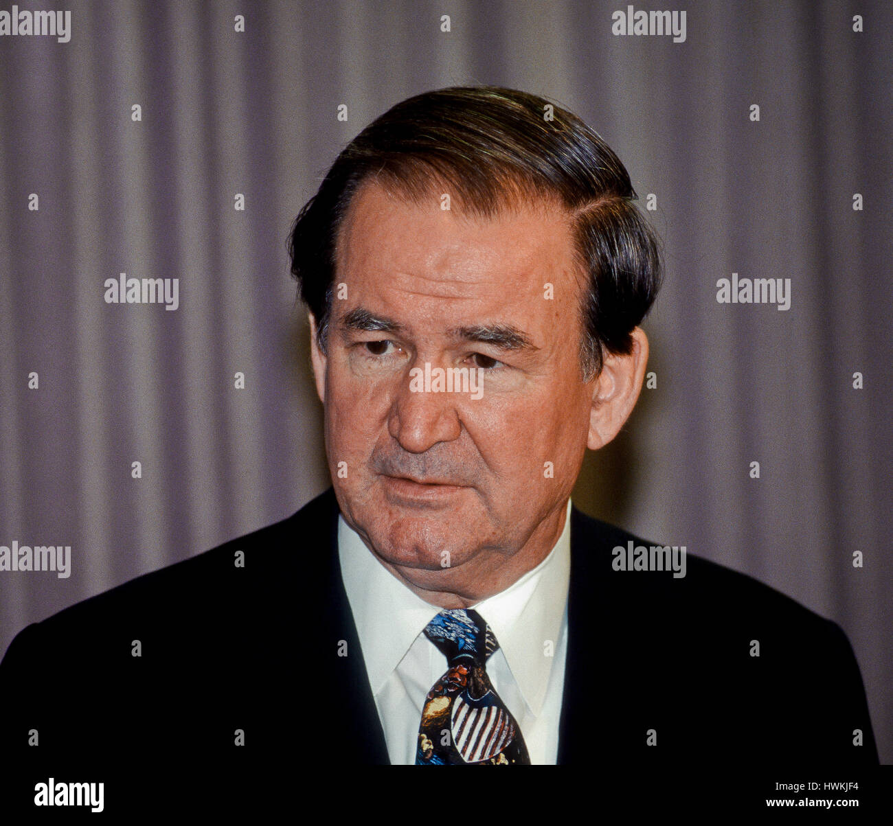 Republican Presidential candidate Pat Buchanan answers reporters ...