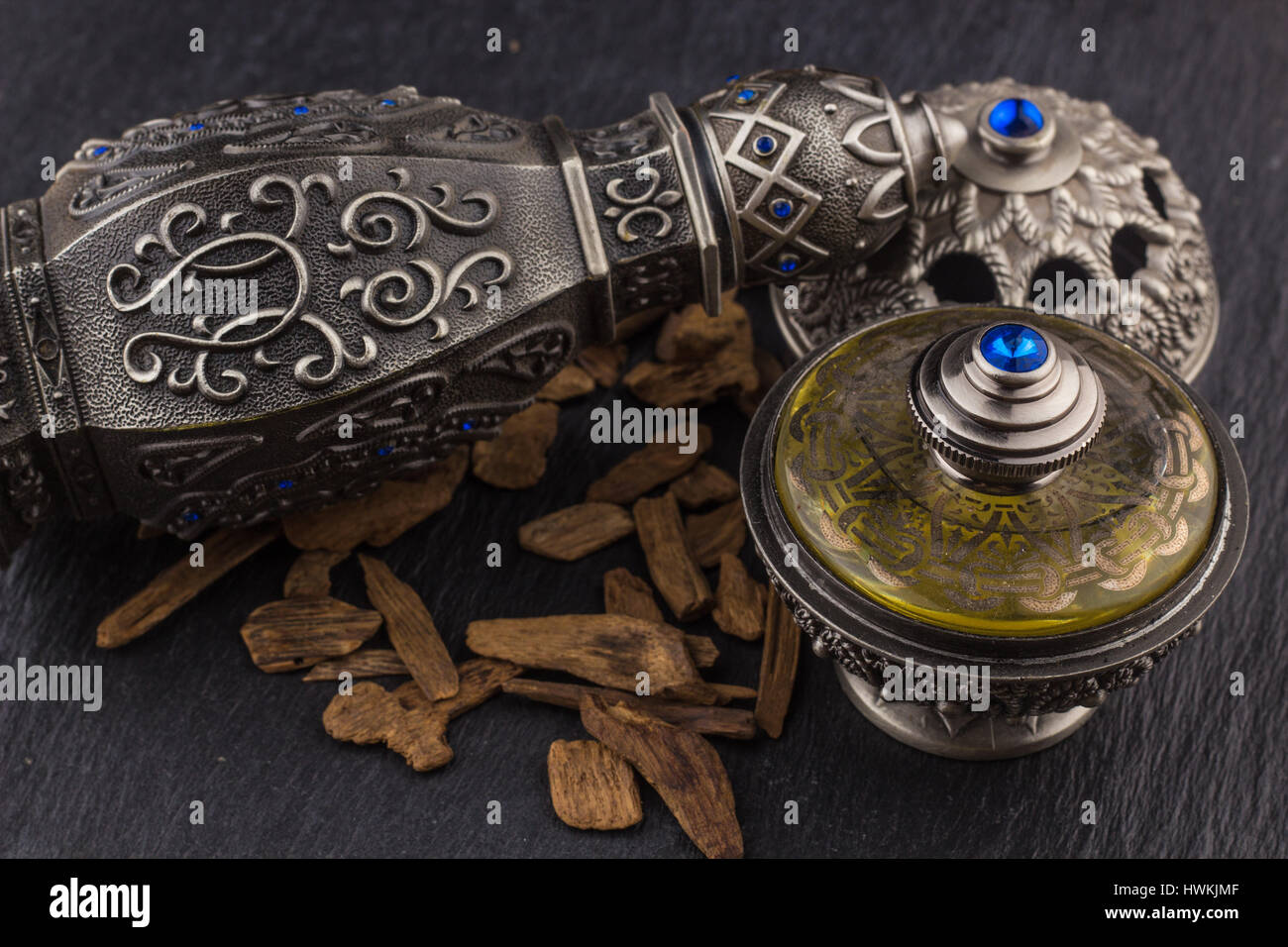 Silver Oriental Artistic Arabian Oud Perfume / Arabian Oud Perfume with ...