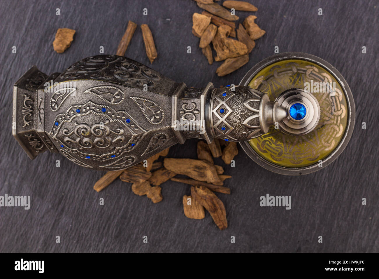 Silver Oriental Artistic Arabian Oud Perfume / Arabian Oud Perfume with ...