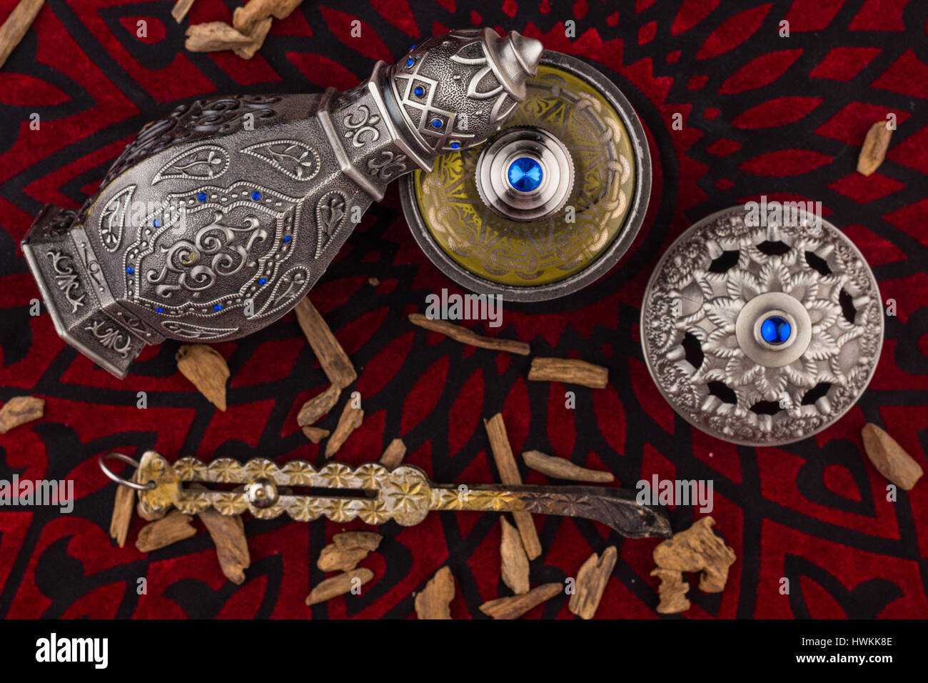 Silver Oriental Artistic Arabian Oud Perfume / Arabian Oud Perfume with ...