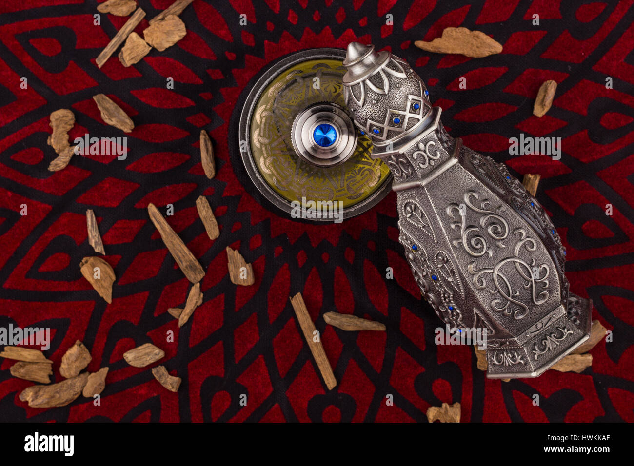 Silver Oriental Artistic Arabian Oud Perfume / Arabian Oud Perfume with ...