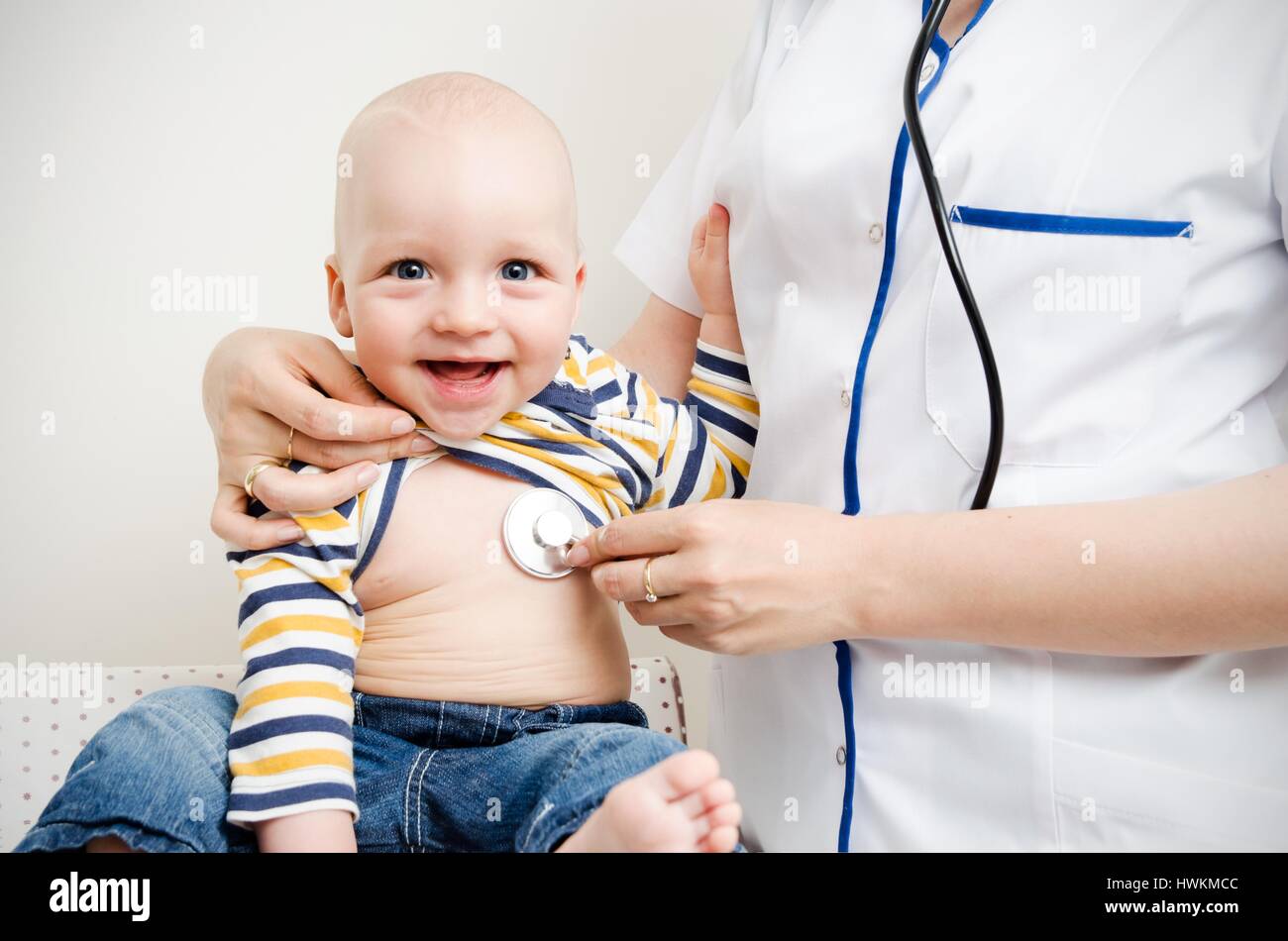 Boy baby doctor examination hi-res stock photography and images - Alamy