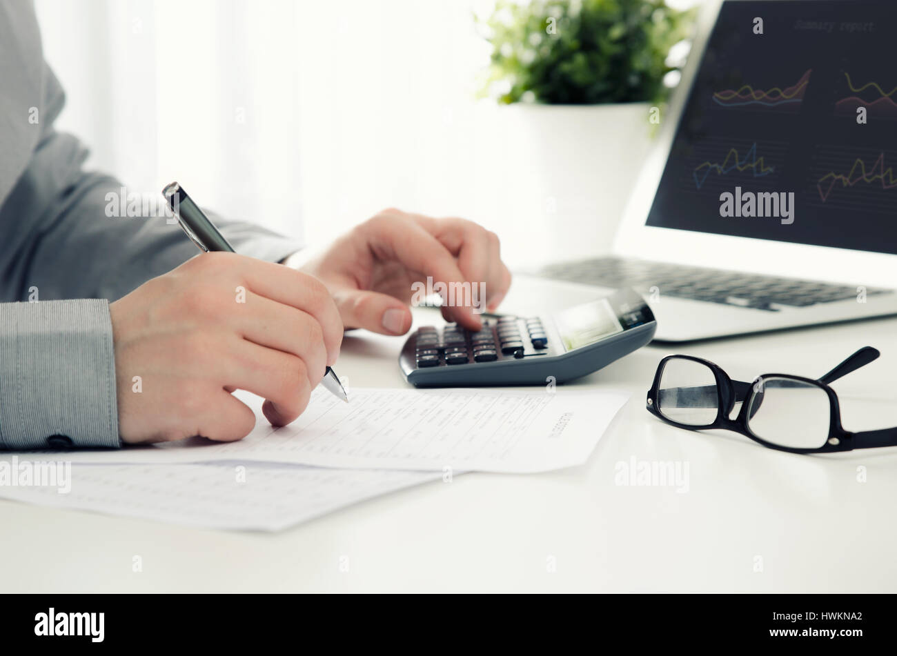 Balance sheet and calculator hi-res stock photography and images - Alamy