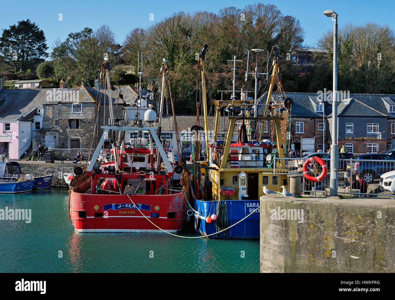 Fishing boats in padstow harbour hi-res stock photography and images ...