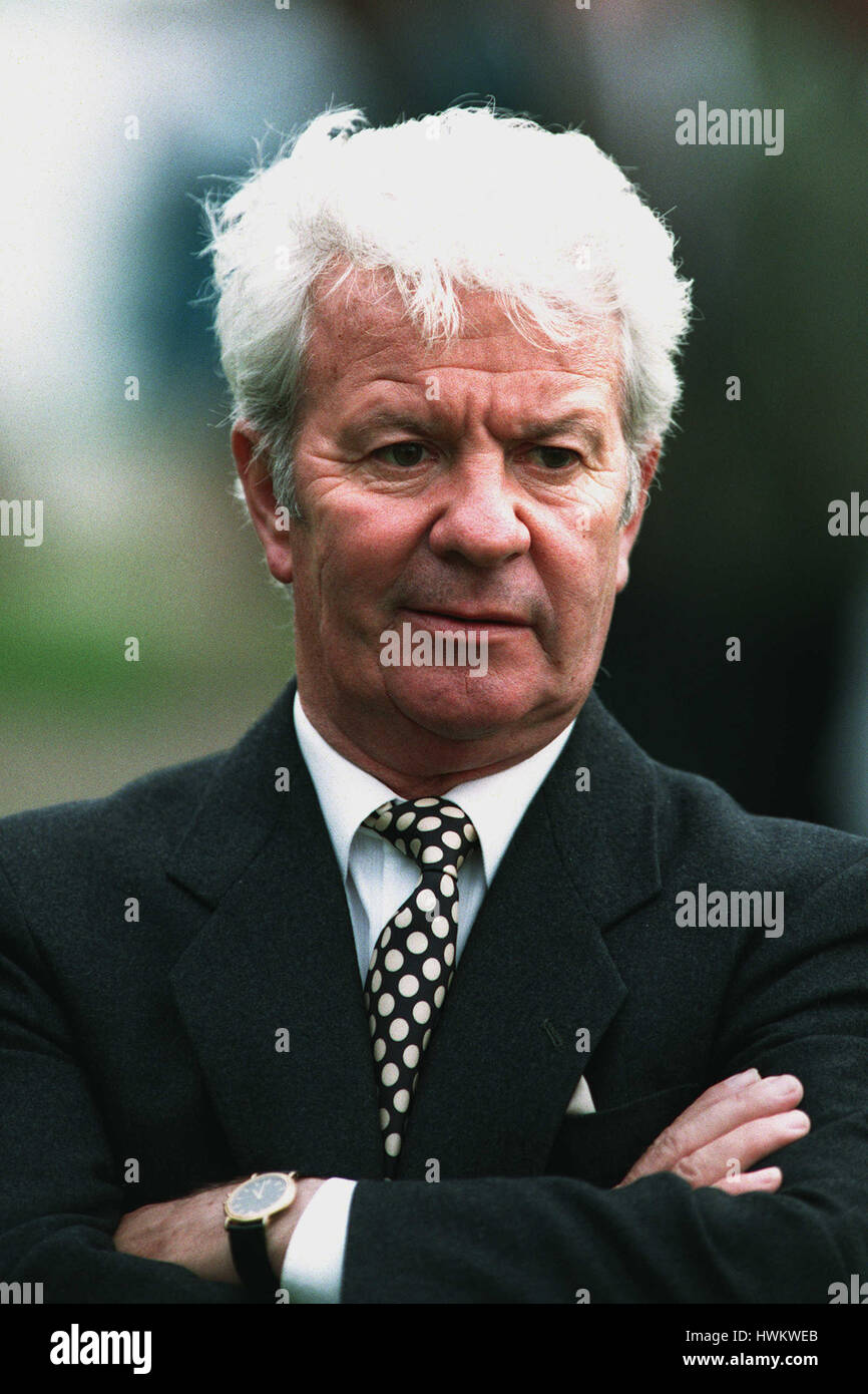 GEOFF LEWIS RACE HORSE TRAINER 11 November 1993 Stock Photo - Alamy