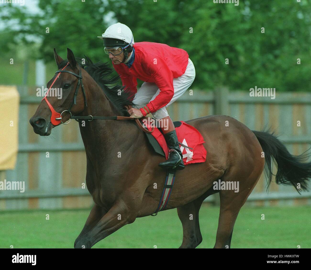 LESTER PIGGOTT (LEMON SUOFFLE) JOCKEY 09 July 1994 Stock Photo - Alamy