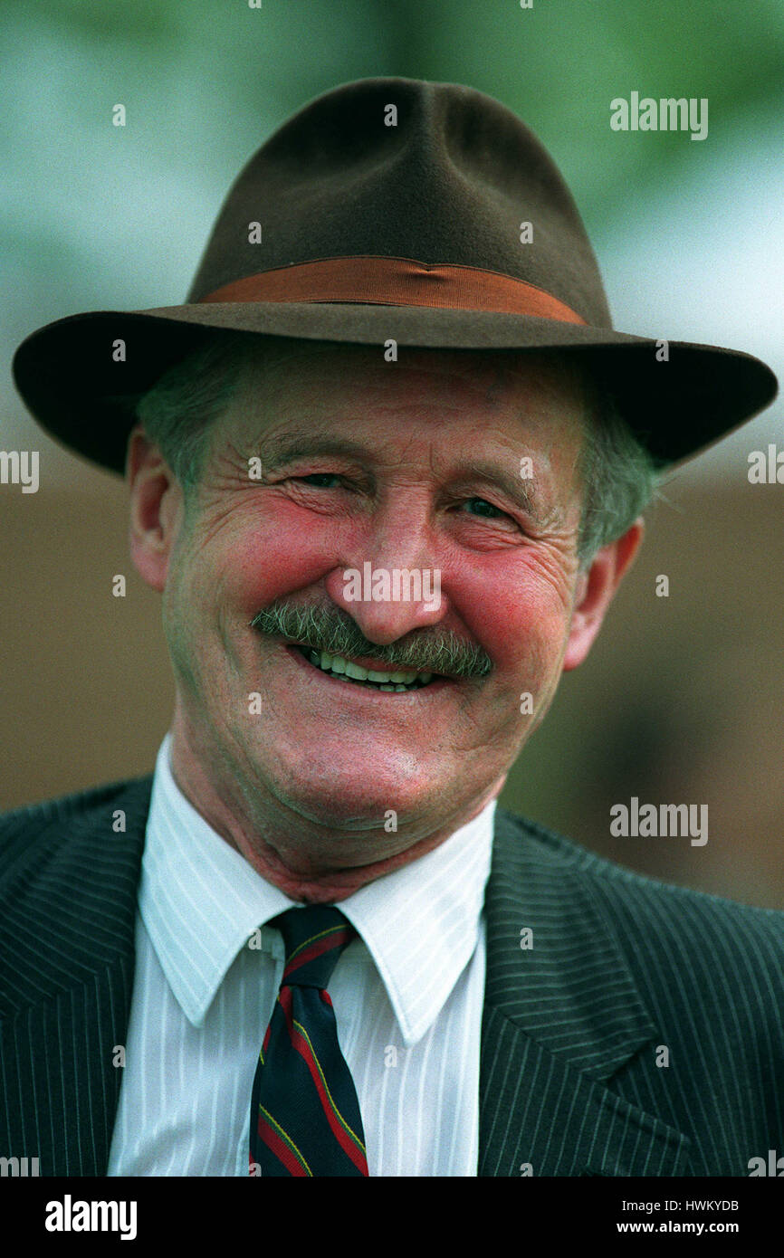 DAVID THOM RACE HORSE TRAINER 07 May 1994 Stock Photo - Alamy