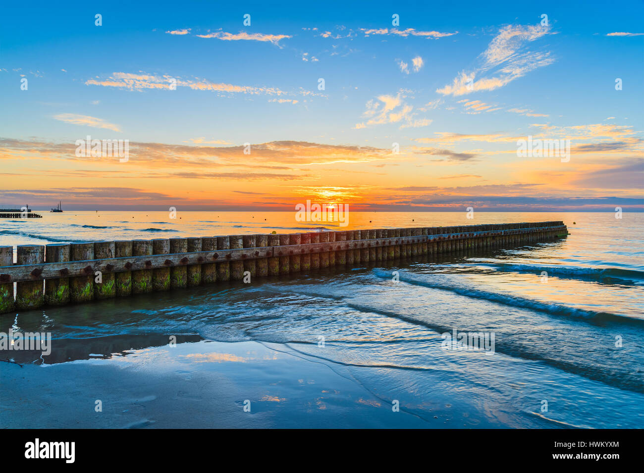 Sea foreground beach background hi-res stock photography and images - Alamy