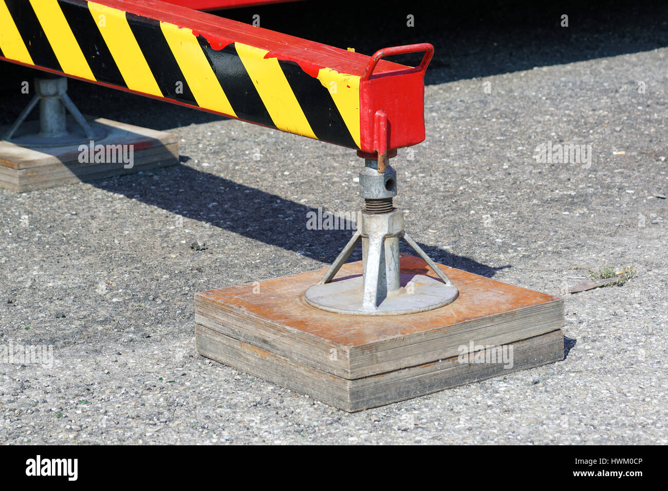 Crane outrigger pad hi-res stock photography and images - Alamy