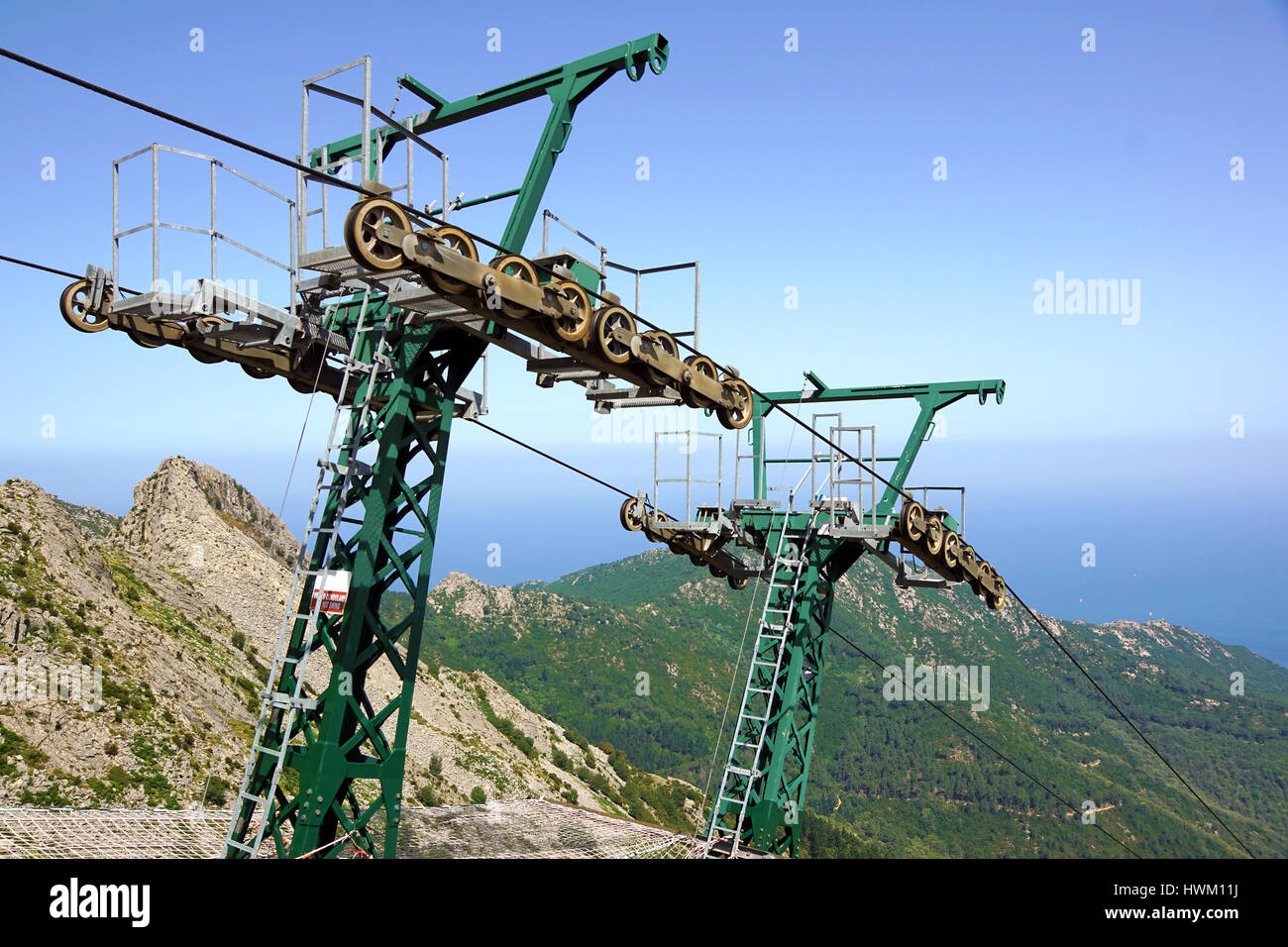 Hauling rope cable hi-res stock photography and images - Alamy
