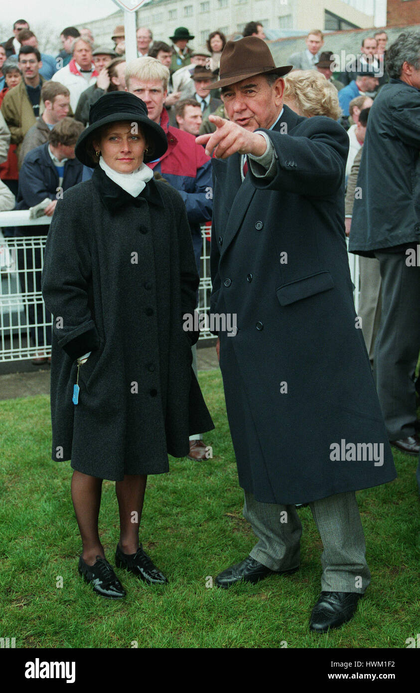 SIR COLIN COWDREY AND DAUGHTER IN-LAW MAXINE 25 April 1995 Stock Photo ...