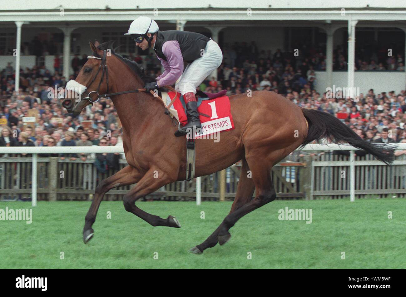 Nera bianca hi-res stock photography and images - Alamy